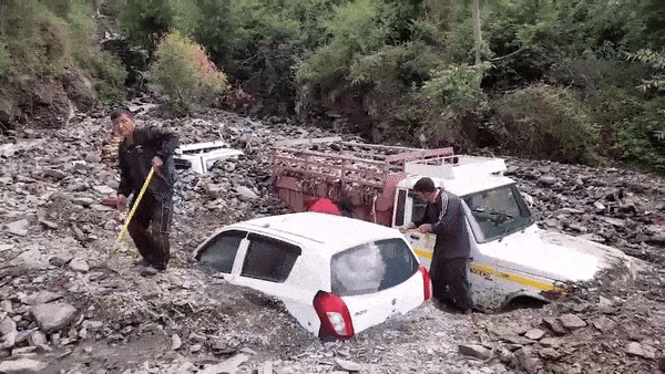 Video: Heavy rain triggers landslide in Shimla, Himachal Pradesh, vehicles stuck - India Today